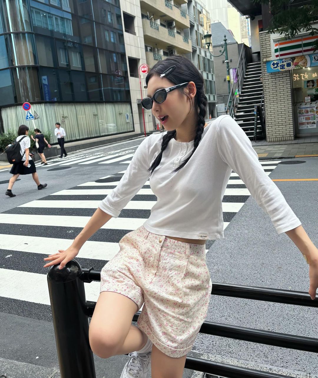 Ningning’s “Hot Japanese Debut” Look - Look Steal